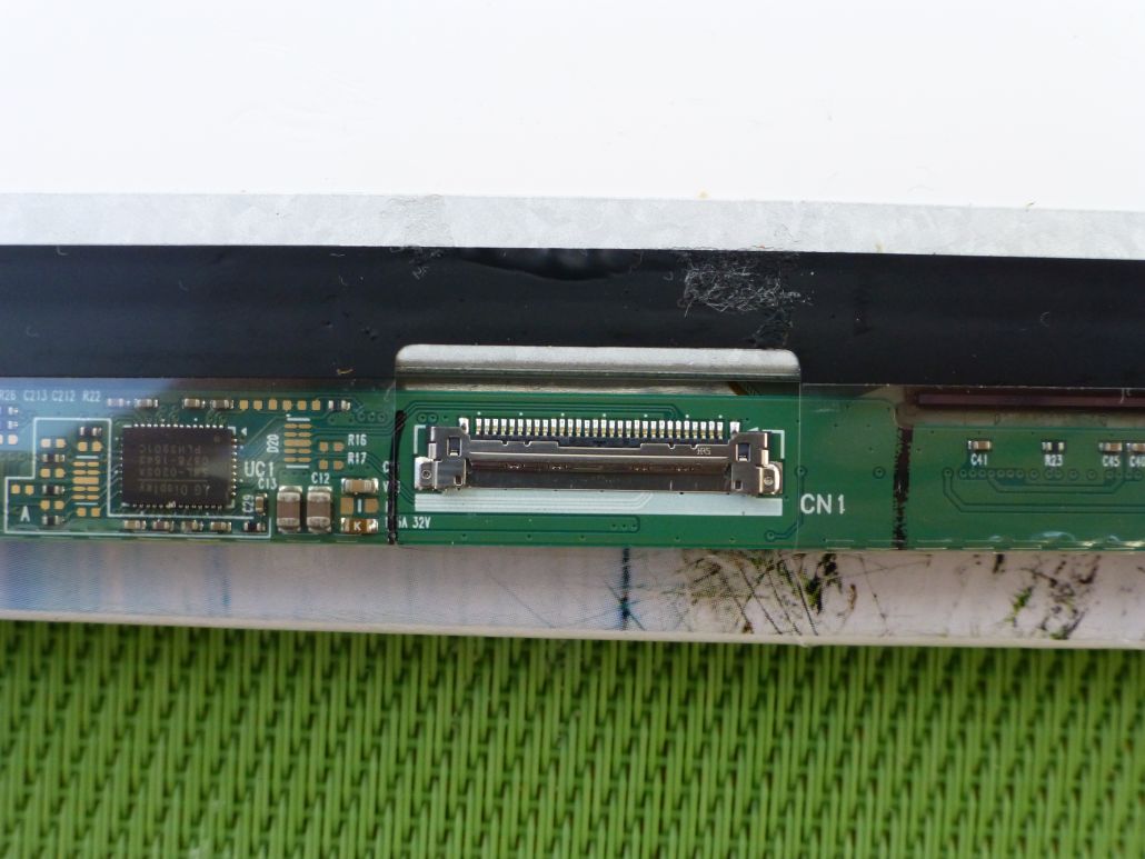 How to replace a broken laptop screen – Going Postal